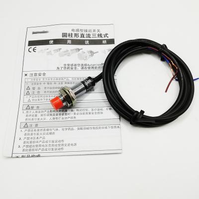 China Cylindrical Type Automotive Auto Parts 2 Wire Type Sensor 24VDC Voltage for sale