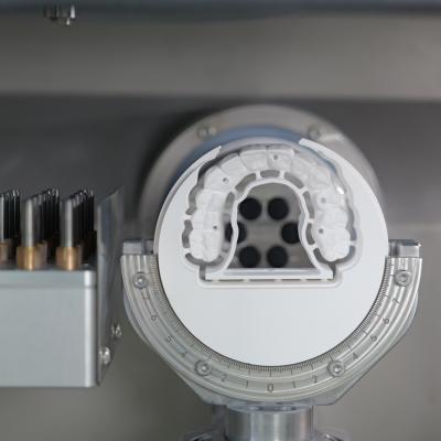 Cina Fresatrice CAD/CAM a cinque assi Yucera Dental Laboratory per la fabbricazione di protesi in PMMA in vendita