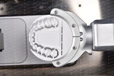 Cina Fresatrice a 5 assi per zirconia CAD/CAM di dimensioni ridotte - Fresatrice chairside per zirconia, PMMA e cera in vendita