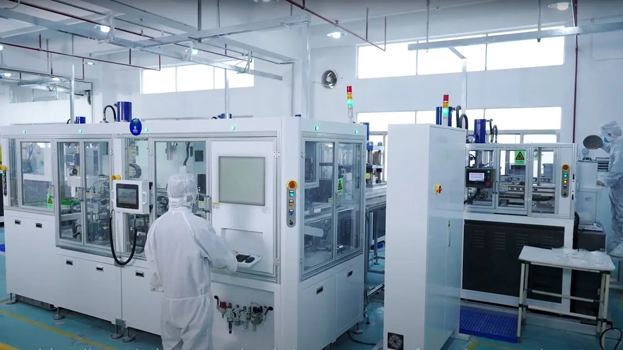 Чем занимается Юцера?