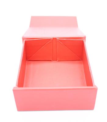Cina Il cartone d'imballaggio del cartone cosmetico variopinto dell'OEM ha riciclato i contenitori di regalo di carta in vendita