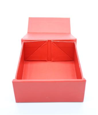 Cina Il cartone d'imballaggio del cartone cosmetico variopinto dell'OEM ha riciclato i contenitori di regalo di carta in vendita