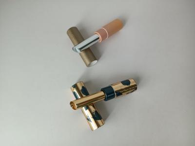 Cina Punto di timbratura caldo di labbro della metropolitana del rossetto del cartone di C2S dei contenitori vuoti del balsamo UV in vendita