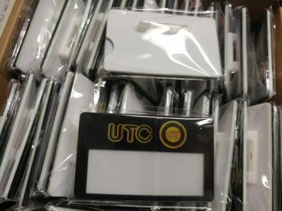 China Impresión de acrílico reutilizable de encargo del tenedor de la etiqueta de la insignia de nombre del imán con el fabricante de papel del parte movible del nombre en venta