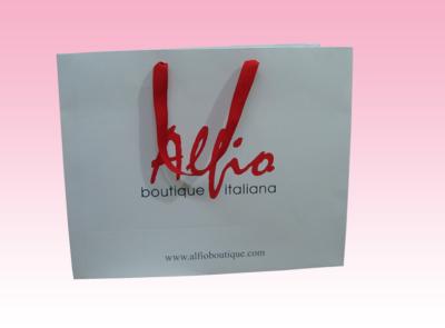 China impresión personalizada de bolsas de embalaje de papel reciclado con logotipo UV puntual en venta