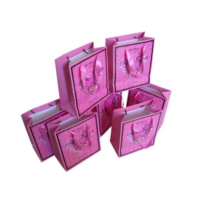 China impresión personalizada de bolsas de embalaje de papel reciclado con logotipo UV puntual en venta