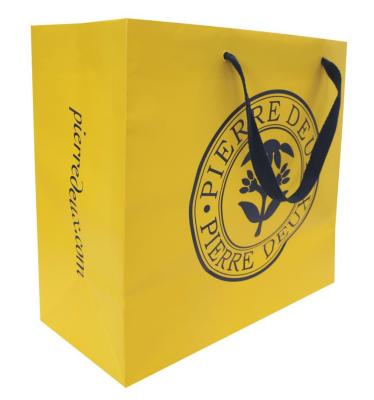 China bolsos de papel baratos de encargo del regalo en bulto con la fábrica de la impresión de las ilustraciones en venta