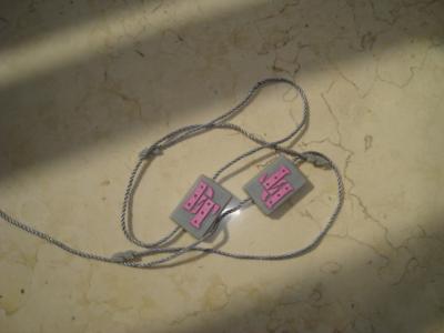 China ODM plastic string tags clothing store plastic price tag string hang tag seal for sale