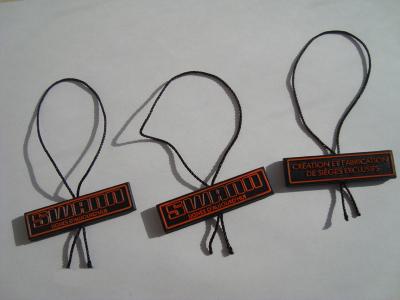 China custom plastic hook hang tag plastic label tag garment seal tag with brand logo for sale