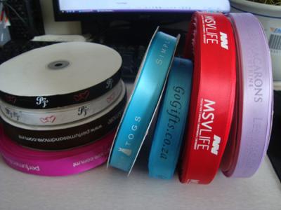 China solos tamaños de impresión de encargo de la cinta de satén de la cara con la fábrica grabada en relieve del logotipo en venta