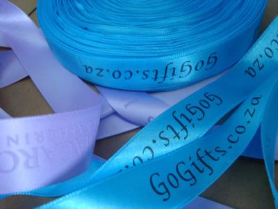 China solos tamaños de impresión de encargo de la cinta de satén de la cara con la fábrica grabada en relieve del logotipo en venta