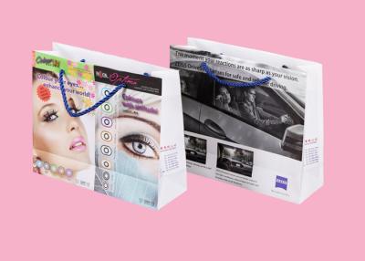 China Bolsas de ropa de plástico de colores reciclados personalizados con cordón de asa de impresión de ilustraciones en venta