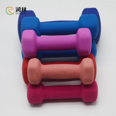 Cina L'anti mano di slittamento pesa i pesi ricoprenti materiali premio della mano del neoprene della testa di legno in vendita