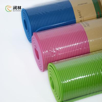 China Rekupereerbare 10mm NBR Yoga Mat Eco Friendly Water Resistant Te koop