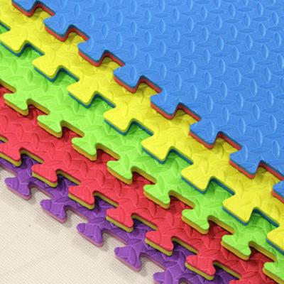 Cina Modello di collegamento Eva Mat 60x60 di Tatami della schiuma della piastrella per pavimento 20mm di forma fisica di puzzle S in vendita