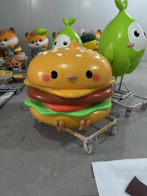 China Escultura de fibra de vidro comercial personalizada Hamburguês loja de alimentos e bebidas escultura shopping mall interiores modelo IP ornamentos à venda