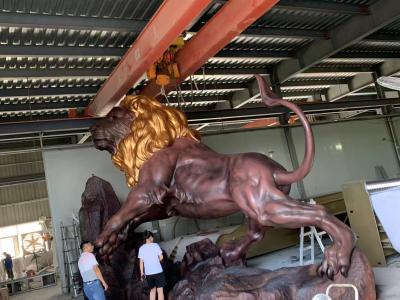 China Esculturas personalizadas a gran escala de león de fibra de vidrio - Espacios públicos de arte, paisajes de jardines, zoológicos, centros comerciales, arte de instalación de plazas en venta