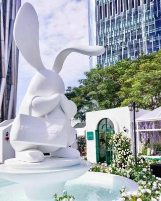 China Esculturas decorativas de exterior de resina de fibra de vidrio de estatuas por fabricantes, figuras de dibujos animados elaboradas por trabajadores calificados en venta