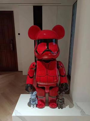 China Muñeca de modelo de resina electroplacada personalizada Arte de madera de oso Fibra de vidrio Escultura de oso Estatua de ladrillo Violencia Oso 400% Oso de resina en venta