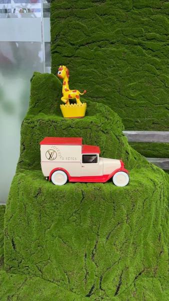 Quality Moss-Covered Rockery Decor for Stores, Festival Atmosphere, Spring Ornaments, Fiberglass-Covered Moss Design for sale