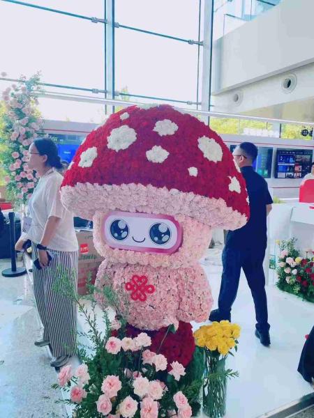 Quality Custom EPS Foam Sculpture - Floral Covered Cartoon IP Mascot for Event Decoration and Shopping Mall Exhibition for sale