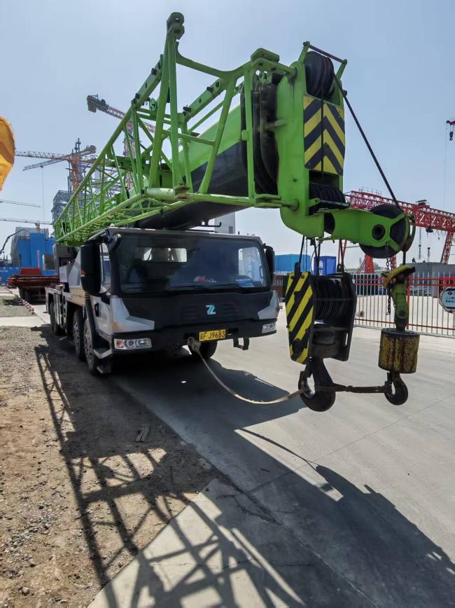 Zoomlion ZTC500H562 mobile crane front view showing boom extension