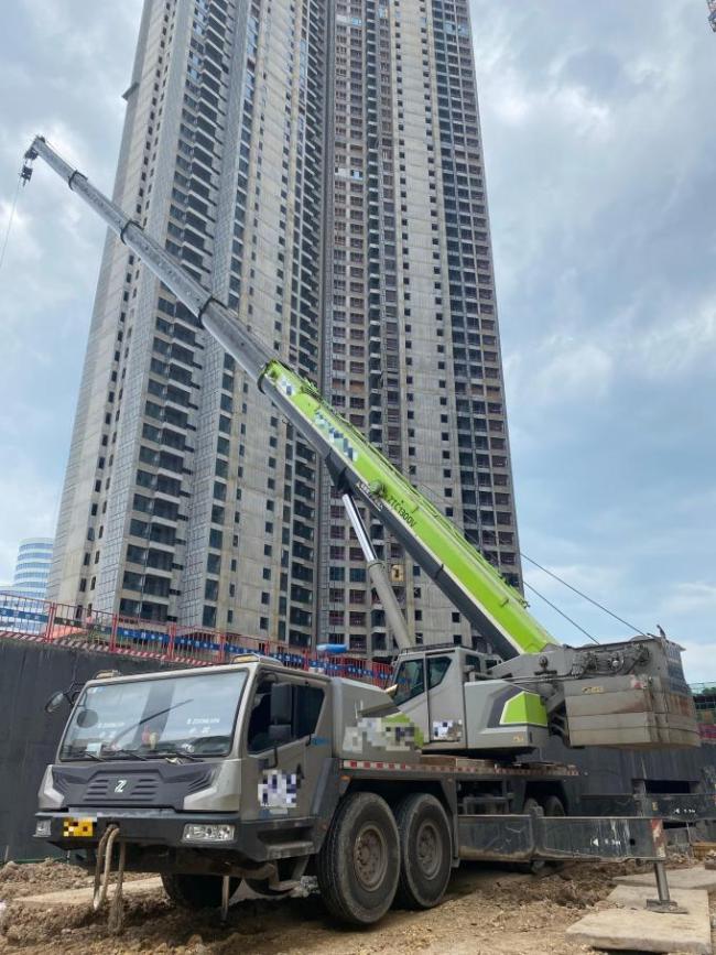 Zoomlion ZTC800V653 80T mobile crane front view