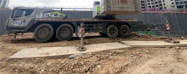 Zoomlion ZTC800V653 crane boom extended