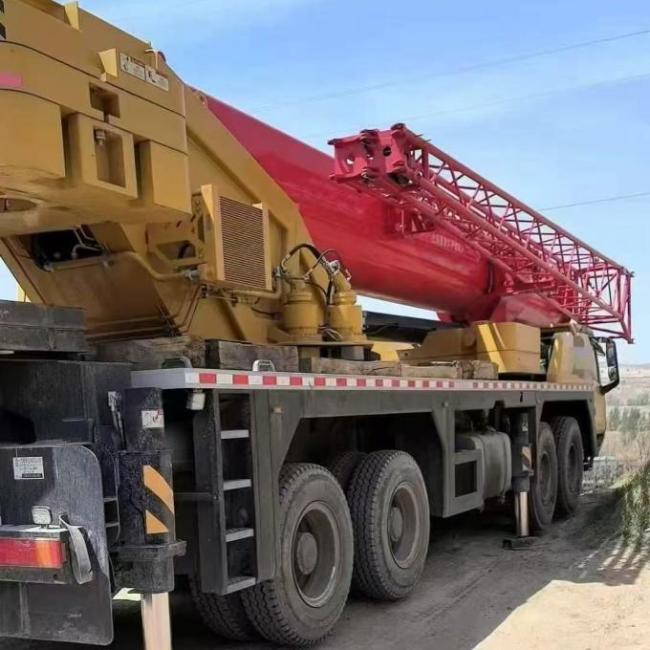 Sany STC1000C5-8 Automobile Crane - Cabin View