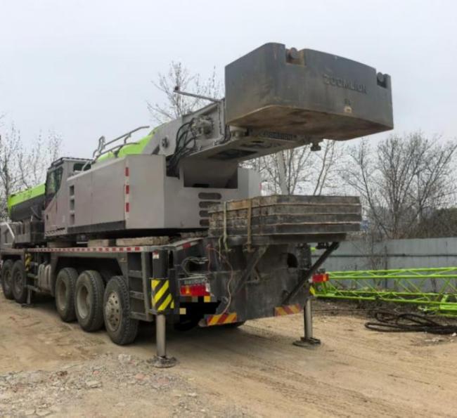 Zoomlion ZTC1300V863 Mobile Crane counterweight detail