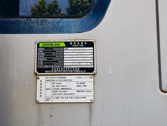 Zoomlion ZCC1800 crane performing heavy lift operation