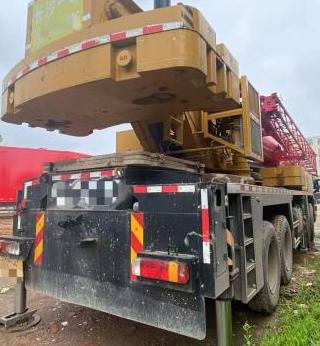 중국 사용된 이동식 크레인 2022년형 Sany STC1000C5-8 70톤 인양 능력 판매용