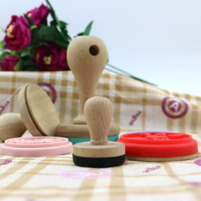 Cina Giocattoli per bambini Stampa di seta Cartoni animati Timbro per biscotti Regalo Timbro per giocattoli in legno personalizzato in vendita