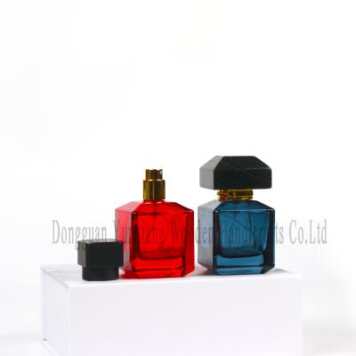 Cina Tappo per flacone di profumo in legno di lusso di dimensioni personalizzate con design elegante e materiale ecologico durevole in vendita