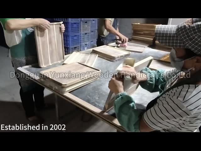 Elegante bandeja de madera – Perfecta para servir y organizar