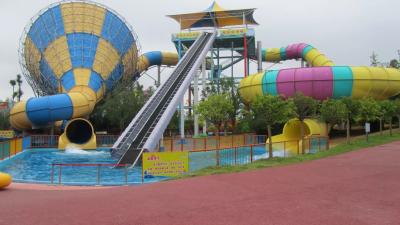 Cina Scorrevole commerciale della ciotola e di tornado della spruzzata di 14m dell'acqua dello scorrevole resistente UV del parco combinato in vendita