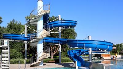 Cina Sport acquatici divertimento per adulti attrezzature per parchi piscina privata all' aperto scivolo per bambini in vendita
