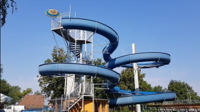 Cina Sport acquatici divertimento per adulti attrezzature per parchi piscina privata all' aperto scivolo per bambini in vendita