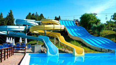 Cina OEM Commercial Swimming Pool Accessori Scivolo in fibra di vetro per bambini in vendita