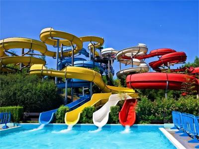 China Swimming Pool Fiberglass Water Slide Outdoor Adventure Park Playground Equipment for sale