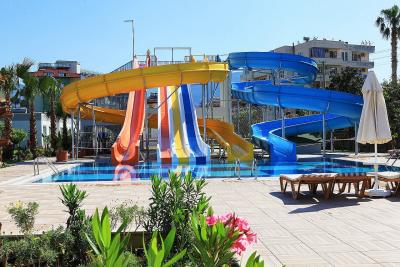 China Aqua-Themenpark Schwimmbad Spiele Fahrten Glasfaser Wasserrutsche Für Erwachsene zu verkaufen