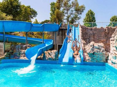 China OEM Wasserspielplatz Schwimmbad Sommerspiel Glasfaserspiralrutsche zum Outdoor-Spiel zu verkaufen