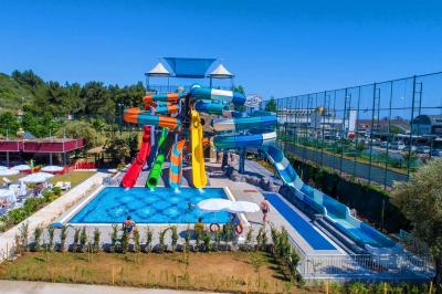 Chine Outdoor Commercial Water Park Swimming Pool Games Aquatic Fiberglass Slide For Children à vendre