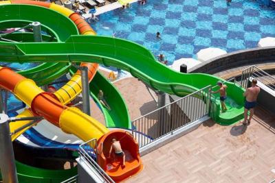 Cina Giochi per bambini all'aperto Parco di intrattenimento Piscina acquatica Scivolo in fibra di vetro in vendita