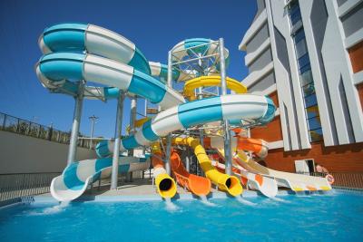 Cina Giochi per bambini all'aperto Parco di intrattenimento Piscina acquatica Scivolo in fibra di vetro in vendita