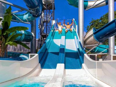 Chine Parcs d'attractions promenades équipement de piscine eau de mer toboggan en fibre de verre à vendre