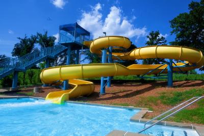 Chine Parc d'attractions en plein air piscine pour enfants toboggan en fibre de verre spirale à vendre