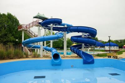 Chine Piscine en plein air commerciale en sol Petit toboggan à eau en fibre de verre à vendre