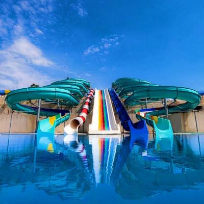 Chine Commercial piscine jouet aquatique adulte en plein air jeux pour enfants glissière en fibre de verre à vendre