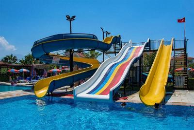 Chine Jeux aquatiques Terrain de jeux de plein air Petite piscine de glissière en fibre de verre pour adultes à vendre
